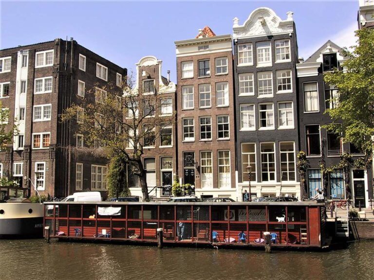 The Catboat - De Poezenboot in Amsterdam - thingstodoinamsterdam.com