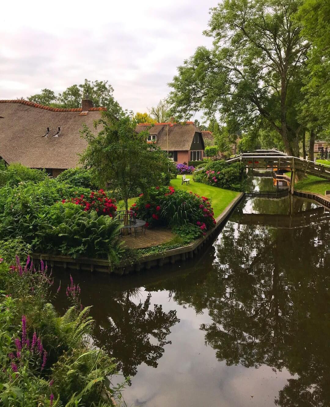 Giethoorn Village, best information for a day trip to Giethoorn!